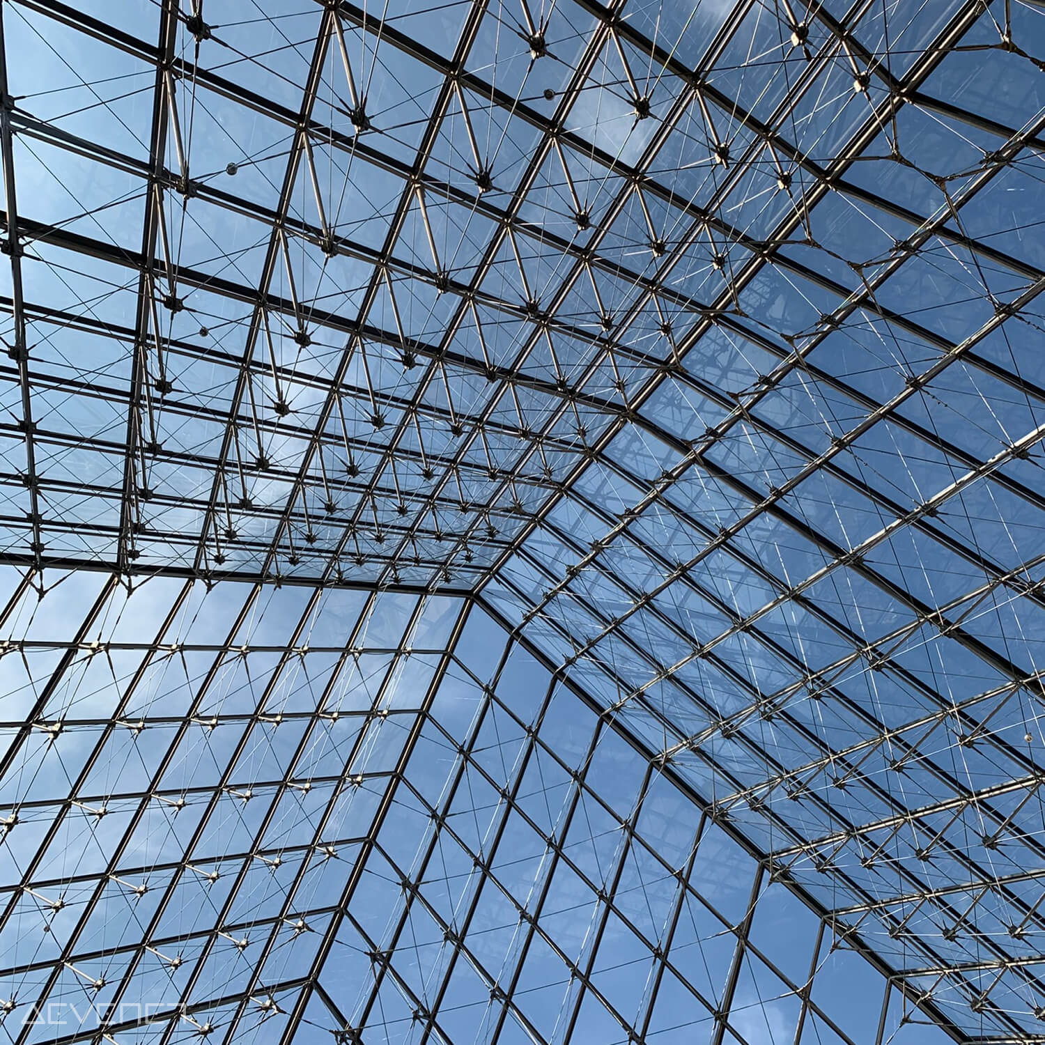 Pyramide et verrière — Carnet de Nicolas